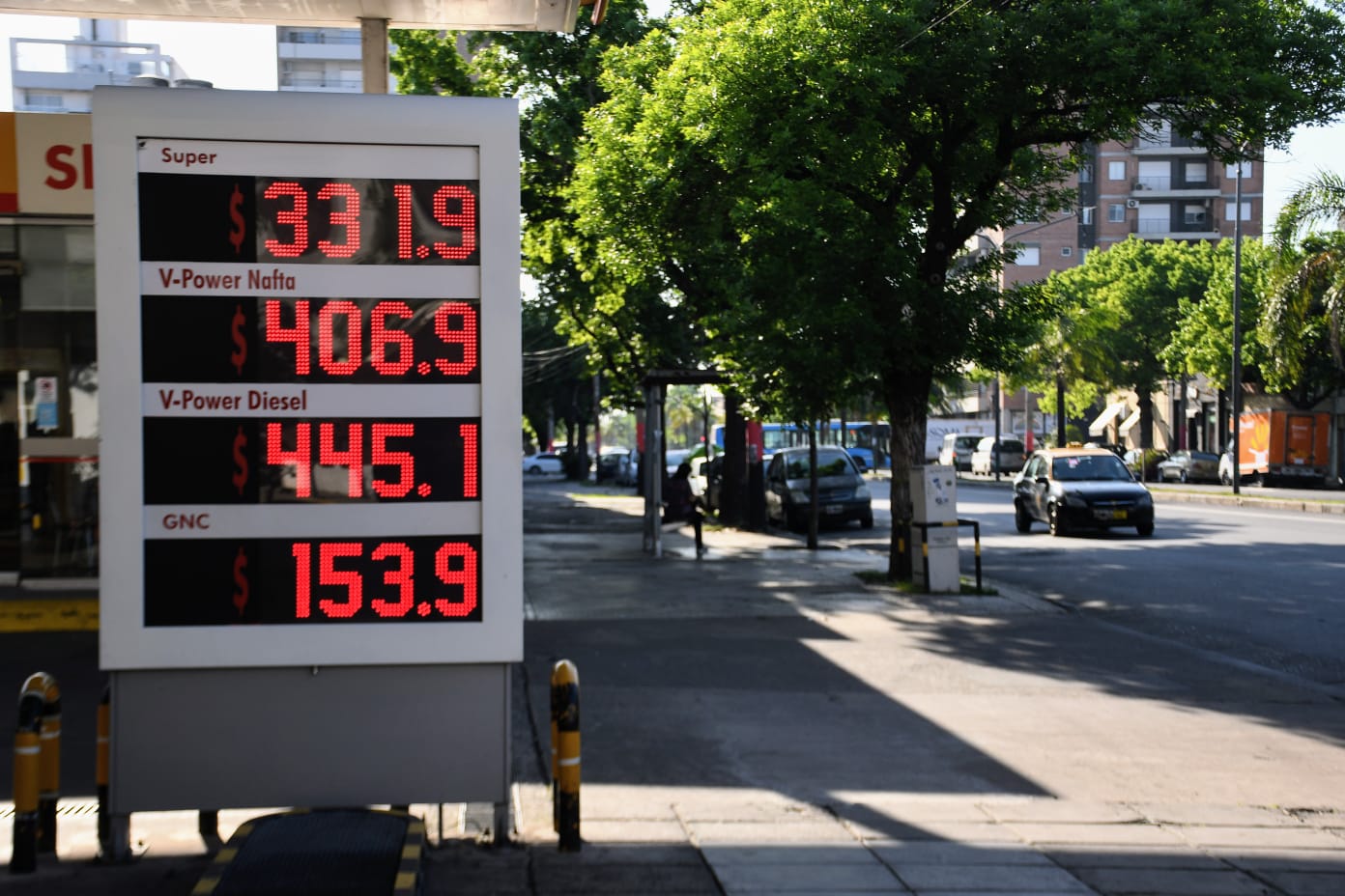 Shell y Axion volvieron a subir el precio de los combustibles | El Ciudadano